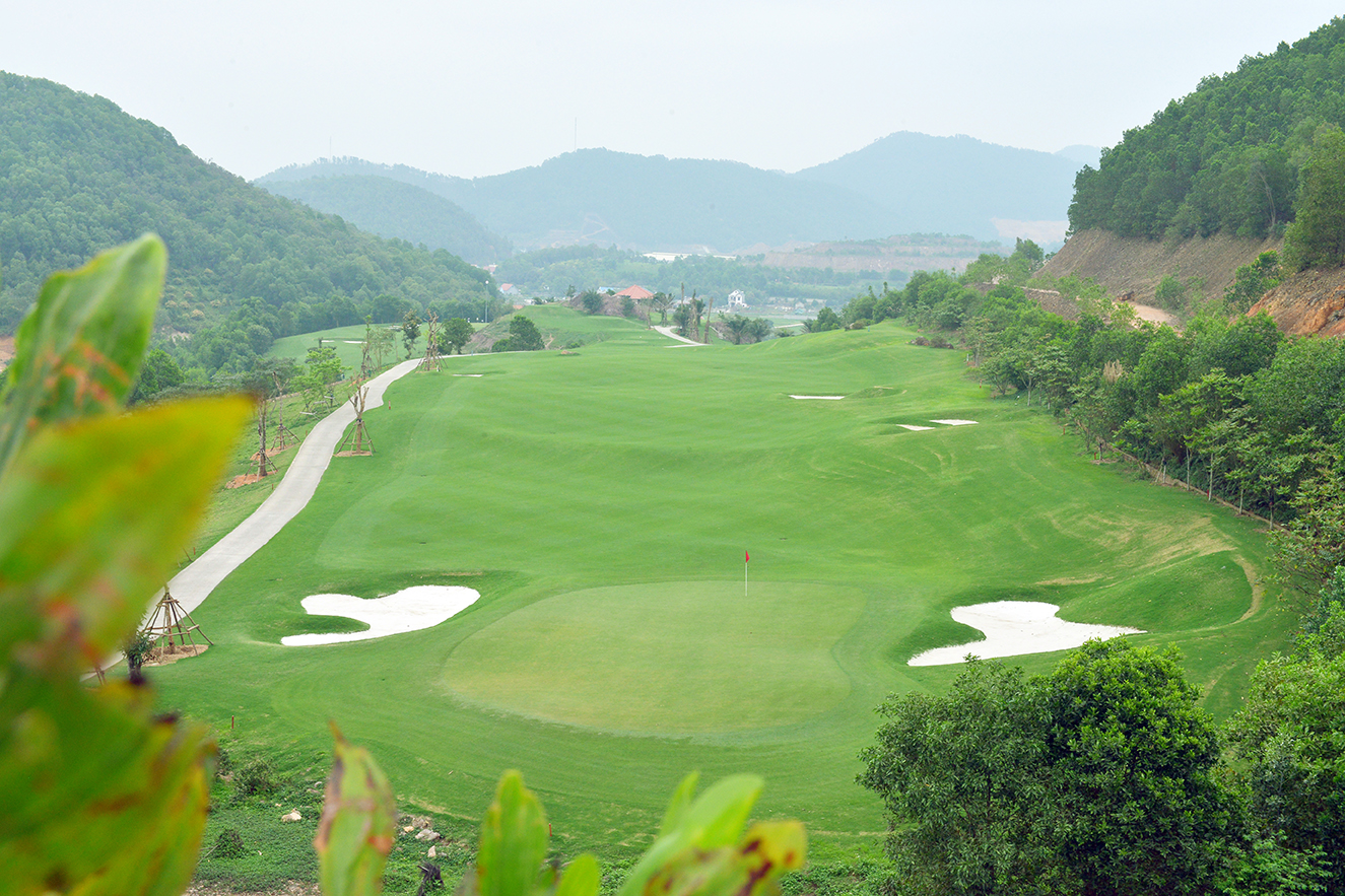 Amber Hills Golf & Resort | Golf Tour In Vietnam